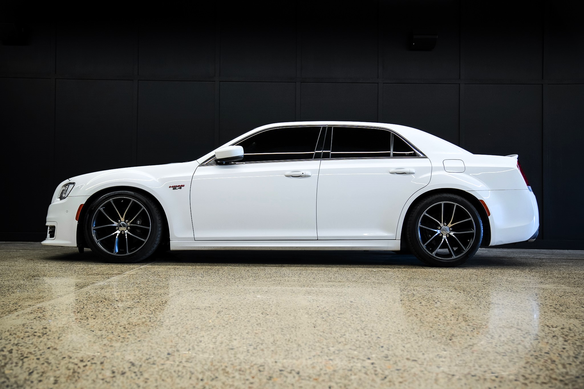 2017 CHRYSLER 300 SRT *HYPERBLACK* - Play Performance