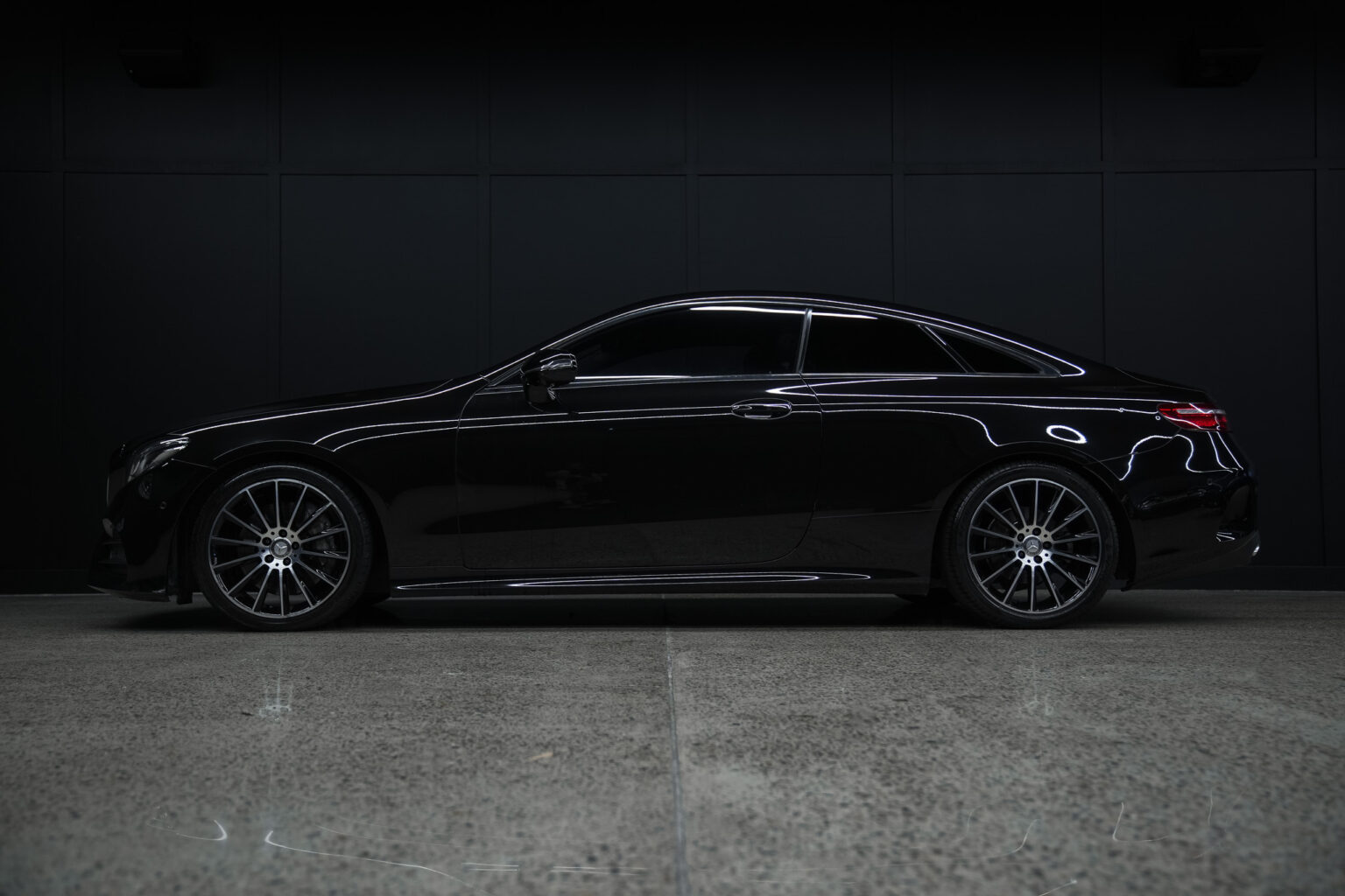 MERCEDES E300 COUPE - Play Performance