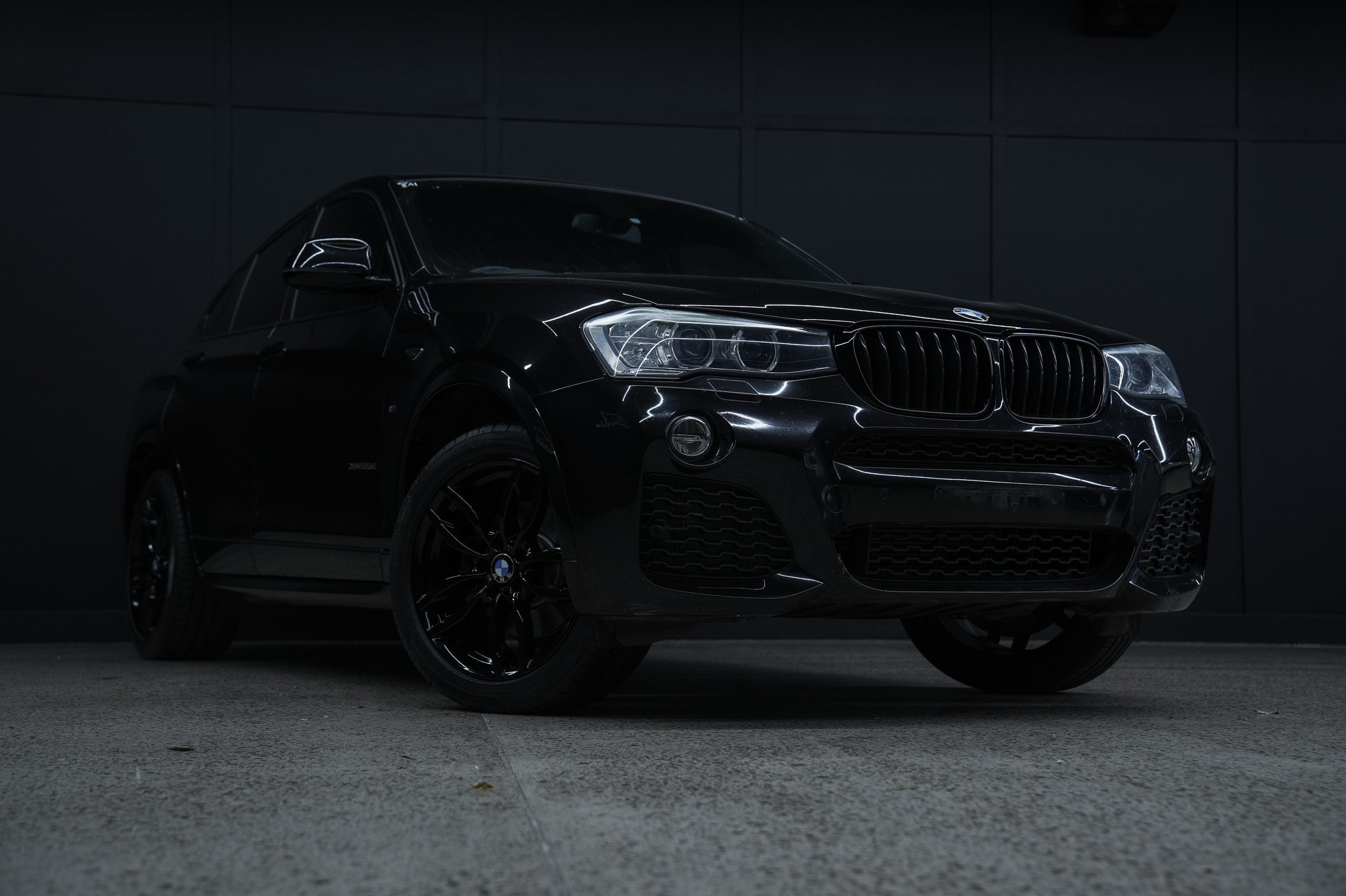 BMW X4 SUV - Play Performance