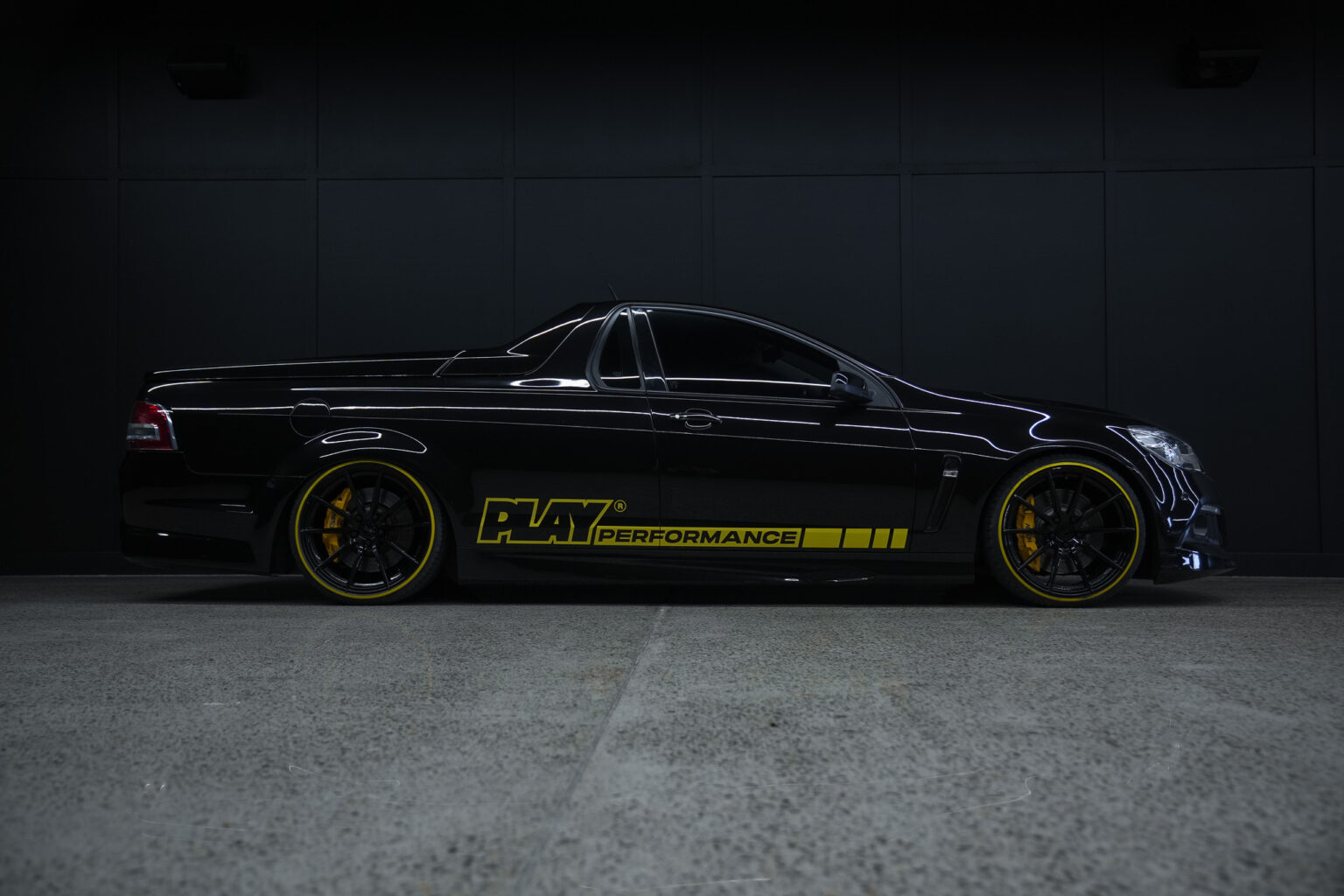 HOLDEN HSV GEN-F R8 MALOO - Play Performance