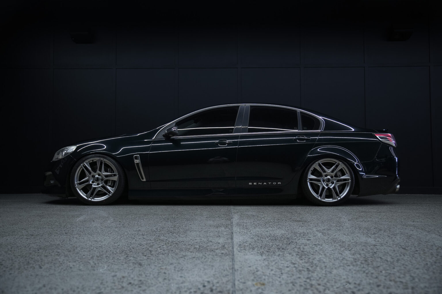 HOLDEN HSV GEN-F SENATOR, RARE! - Play Performance