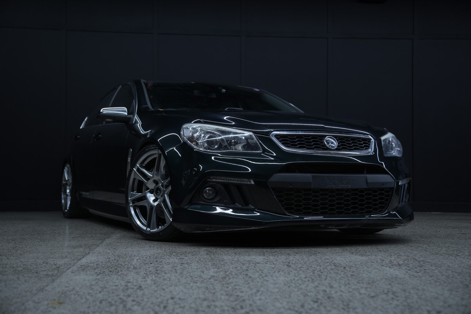 HOLDEN HSV GEN-F SENATOR, RARE! - Play Performance