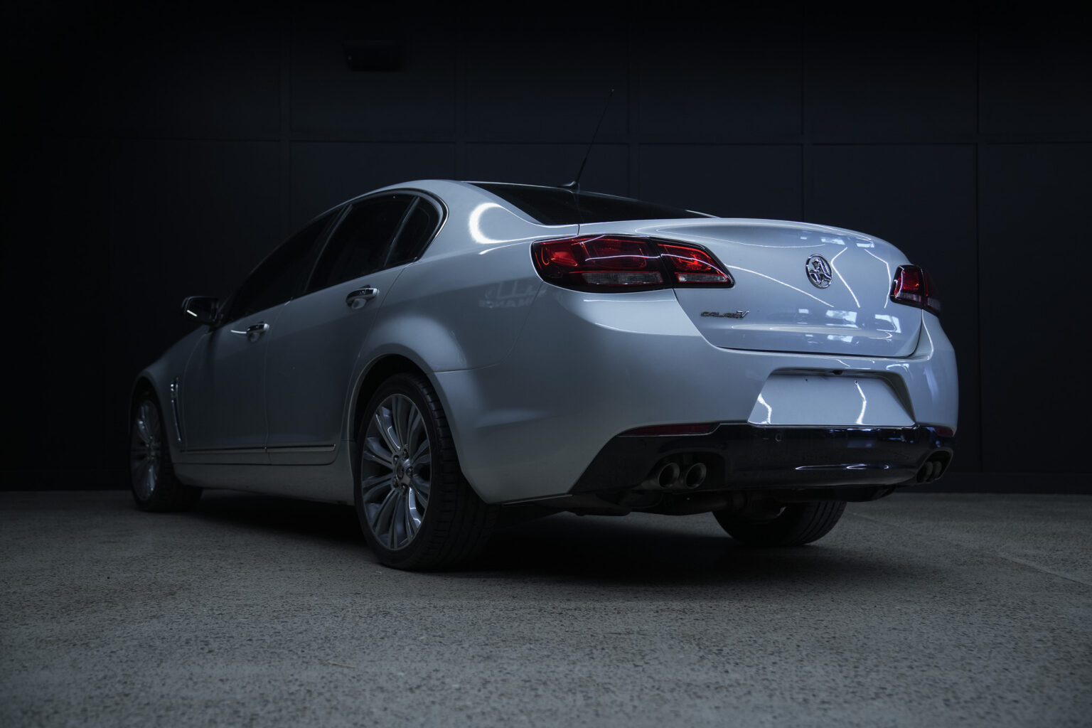 HOLDEN VF CALAIS V - Play Performance